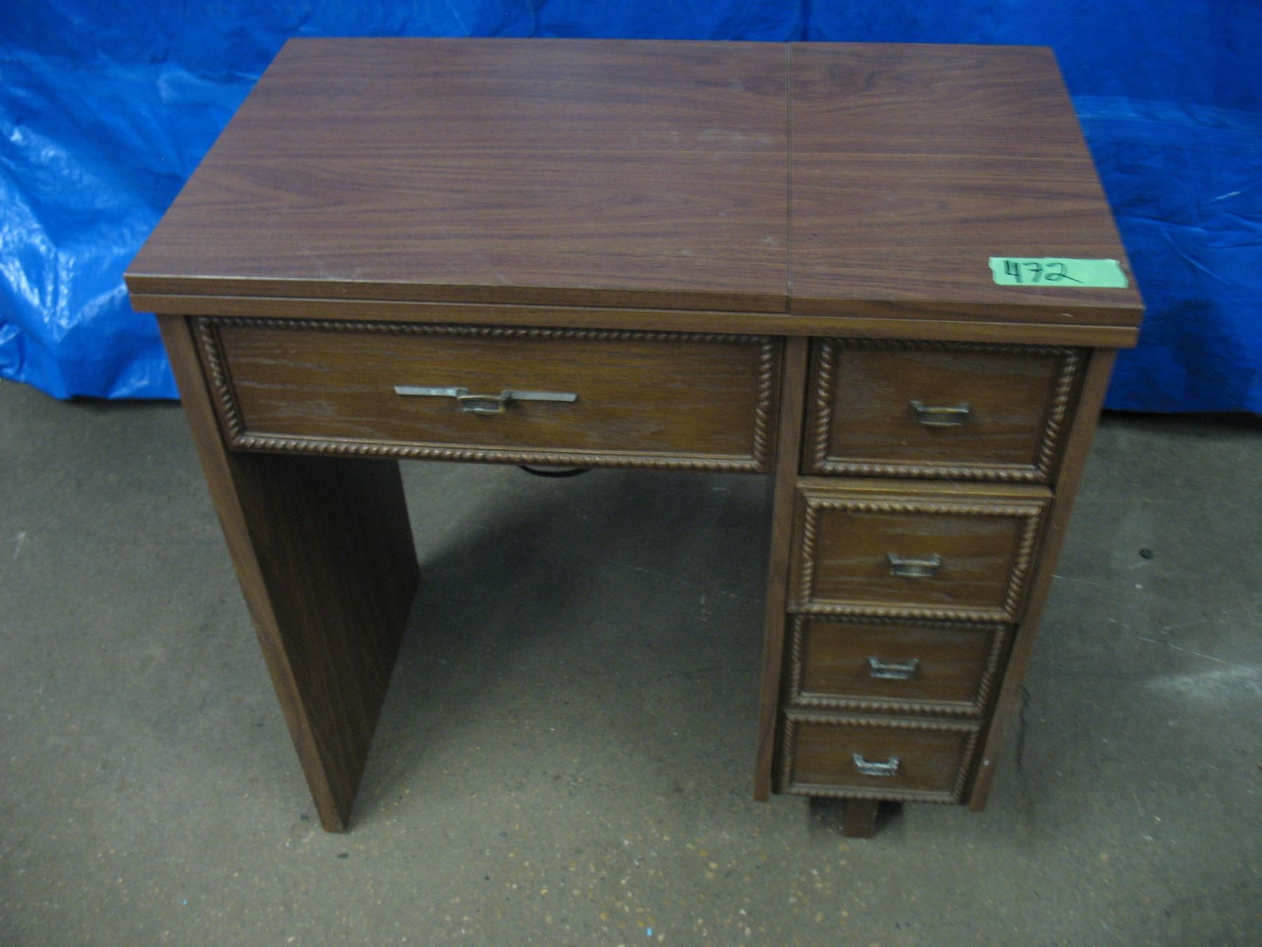 Singer futura II model 920 -two way sewing surface; in cabinet