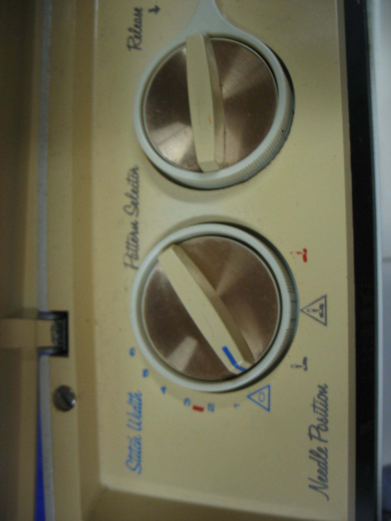 Singer futura II model 920 -two way sewing surface; in cabinet