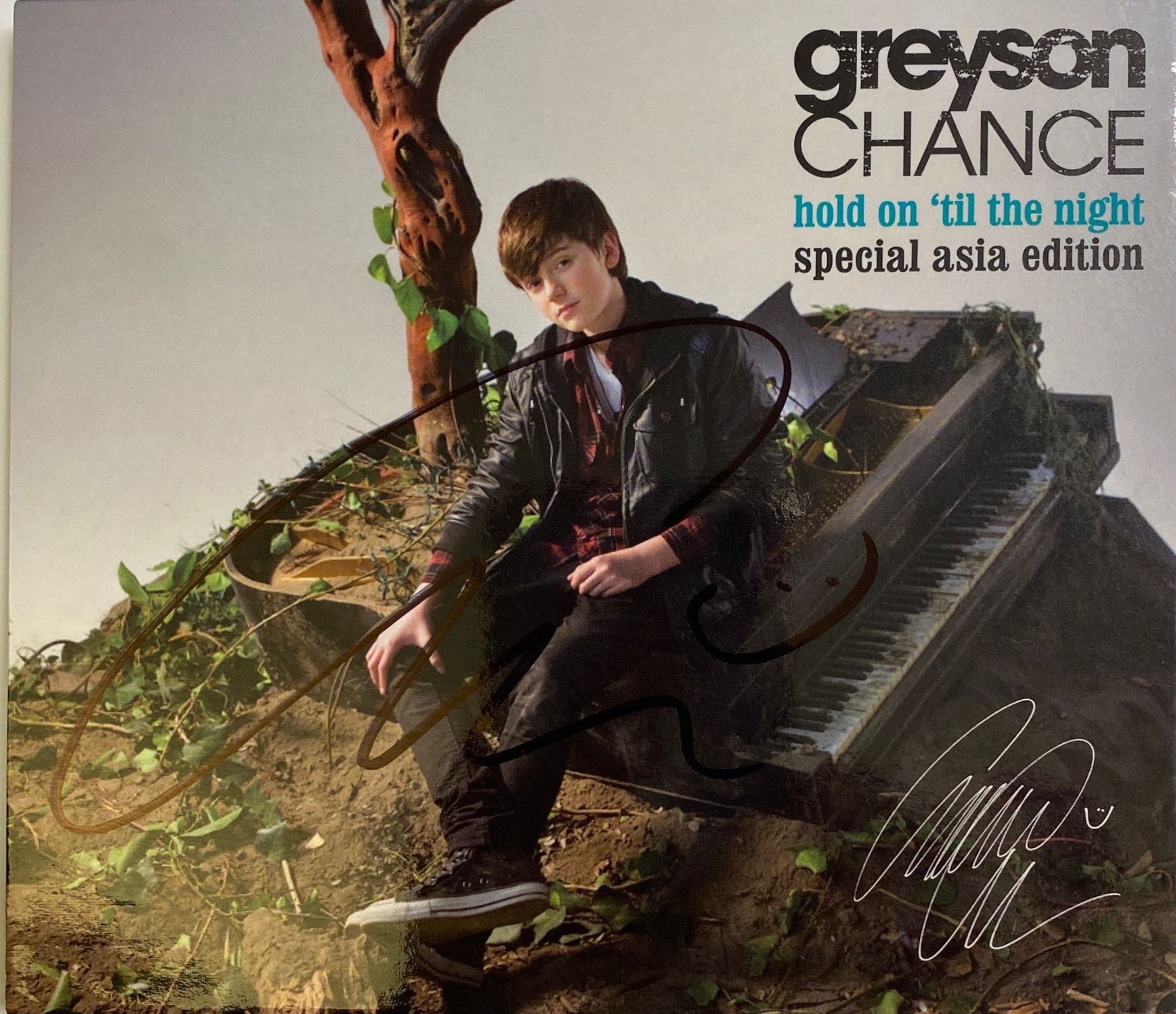 Autograph Greyson Chance Signed album card