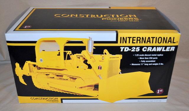 IH TD-25 Crawler w/ Dozer & Ripper 1/25th Scale by 1st Gear