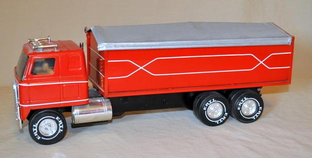 Ertl Custom IH Transtar Grain Truck w/ tandem axles & roll tarp