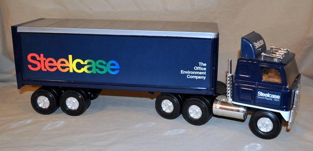 Ertl IH Transtar Steelcase Office Equip. Truck & Trailer