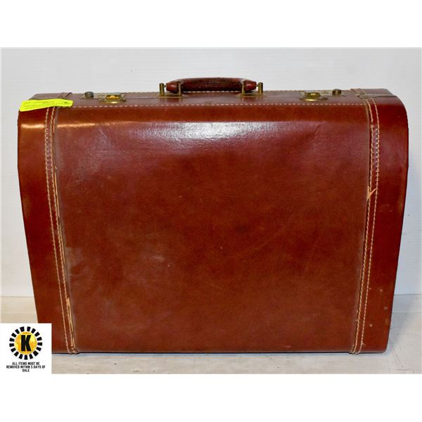 Vintage Suitcase W 4 Wilton Character Cake Pans