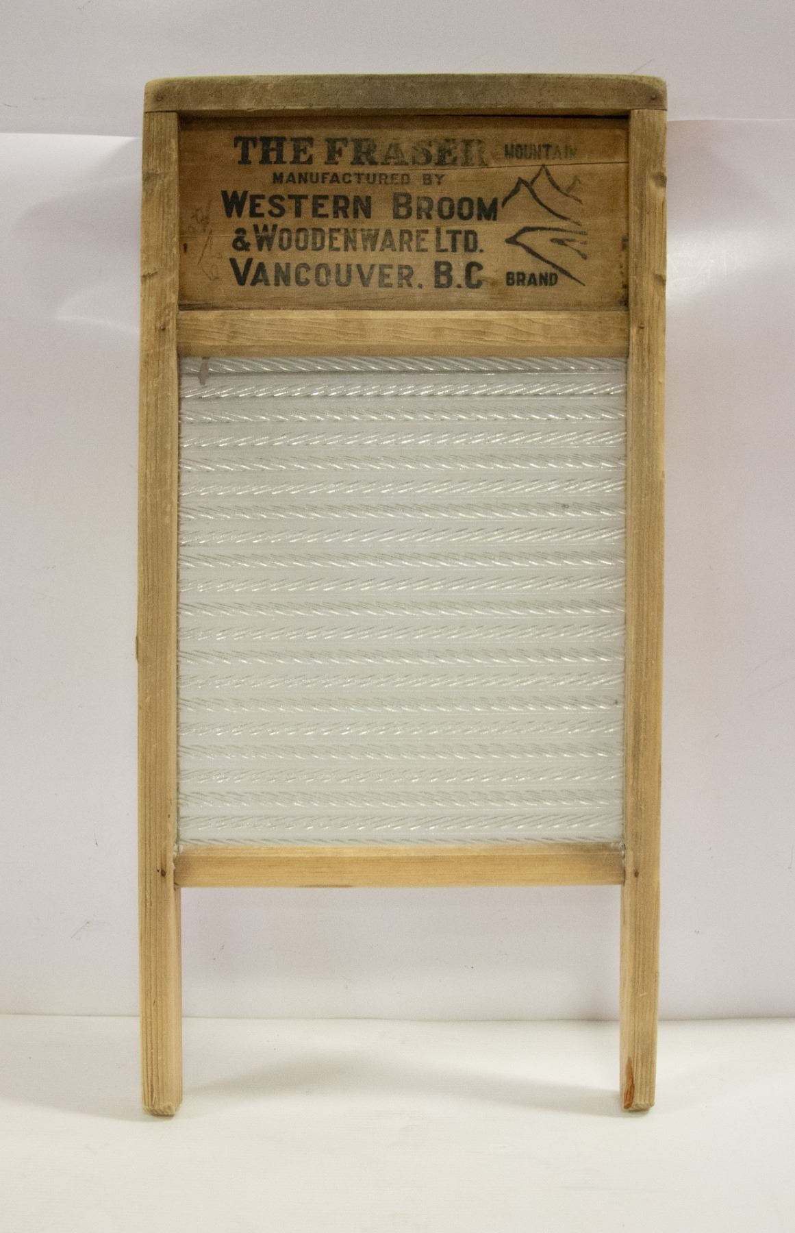 ANTIQUE MOUNTAIN BRAND WASH BOARD