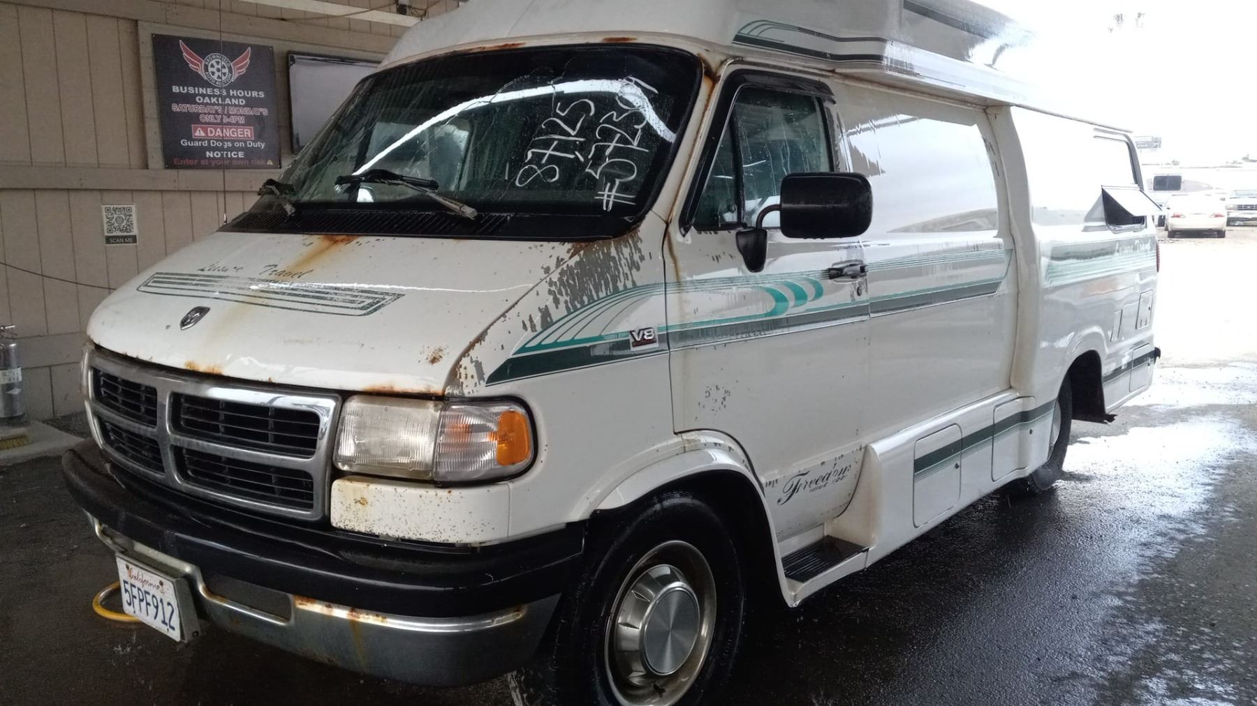 1995 LEISURE TRAVEL RV