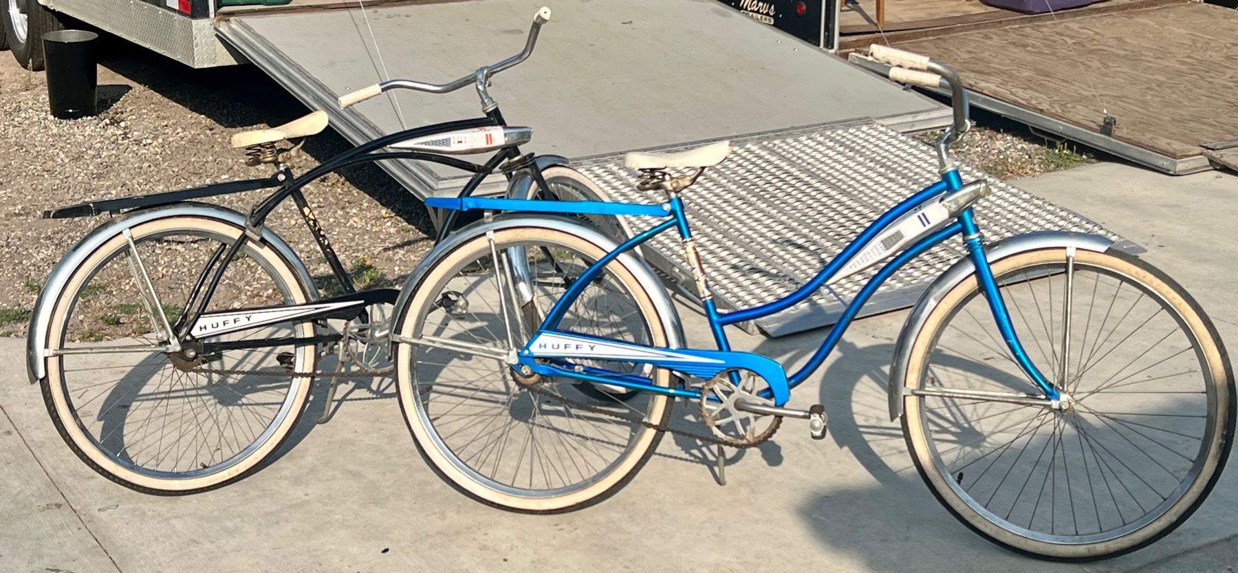 VINTAGE PAIR OF HUFFY GALAXIE BIKES, HIS AND HERS