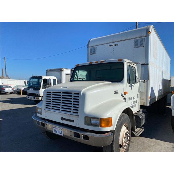 1999 INTERNATIONAL BOX TRUCK