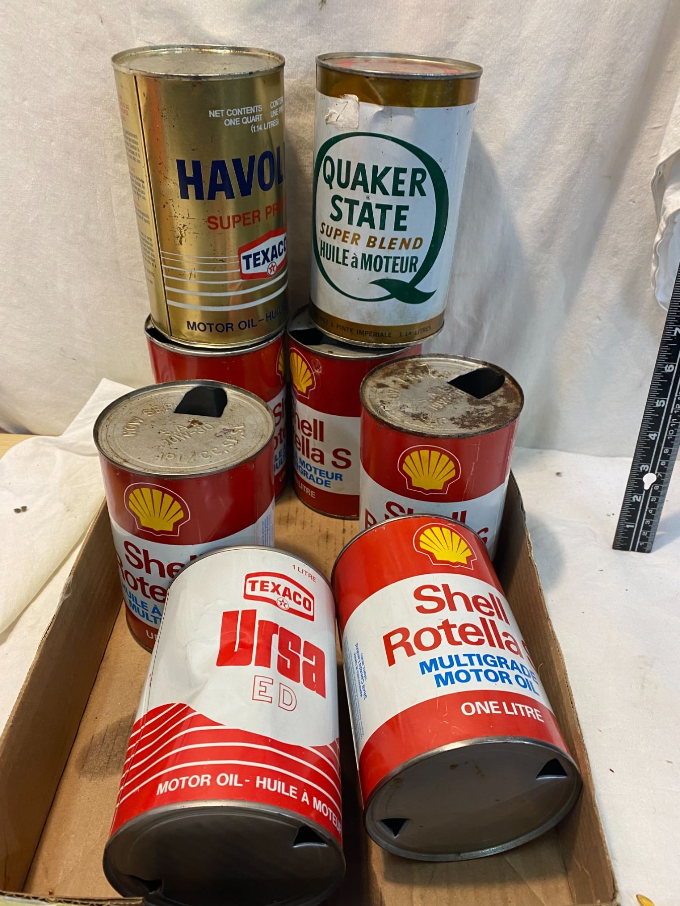 Oil cans collectibles
