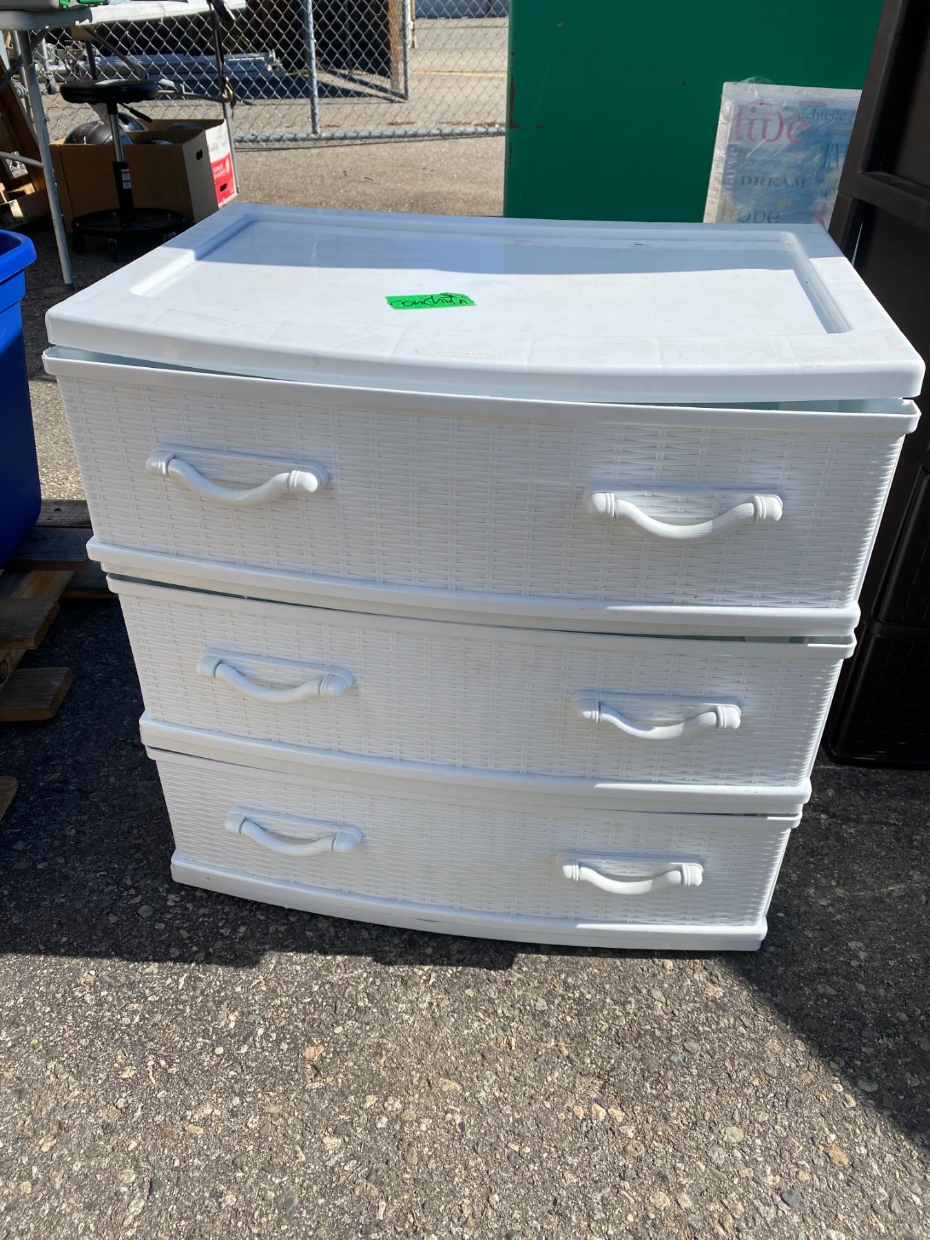 Gracious living container