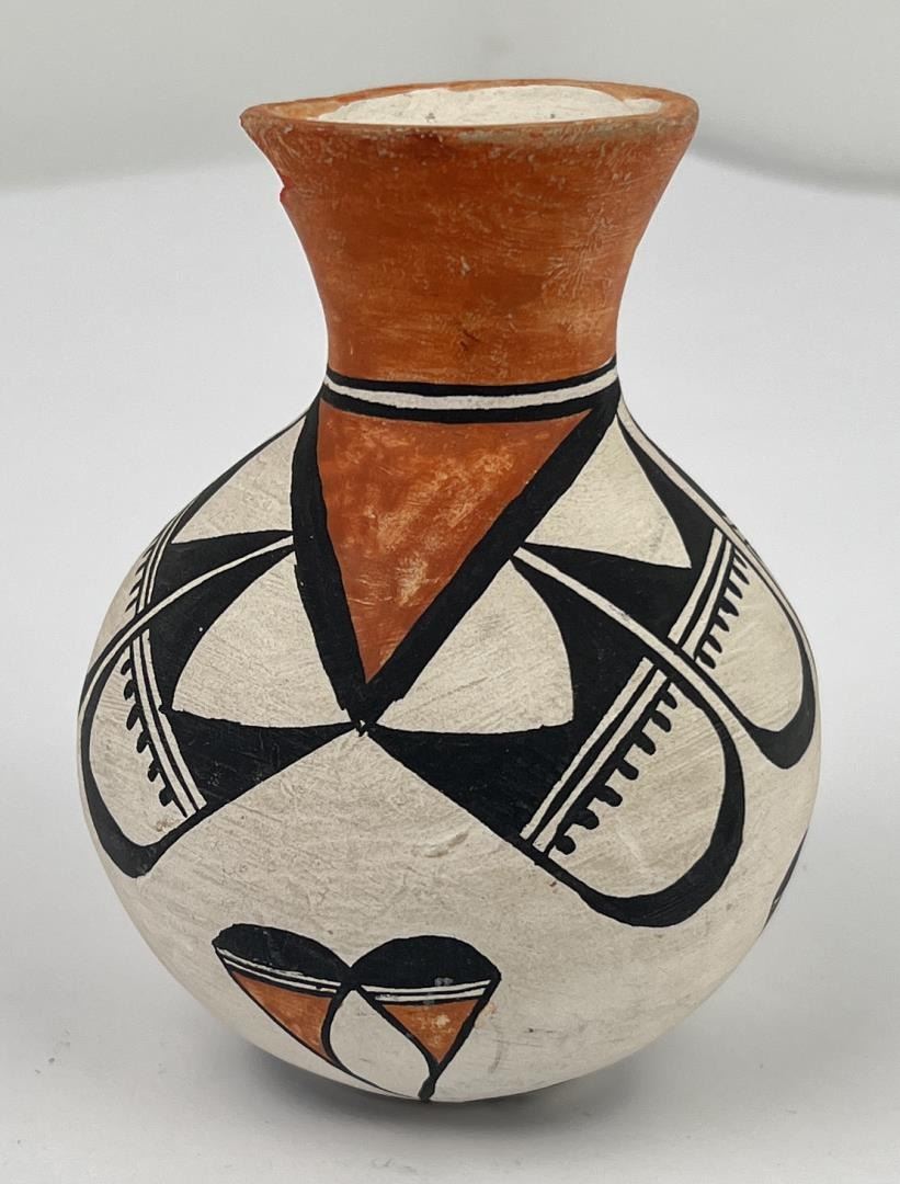 Acoma Pueblo Indian Pottery Pot Vase