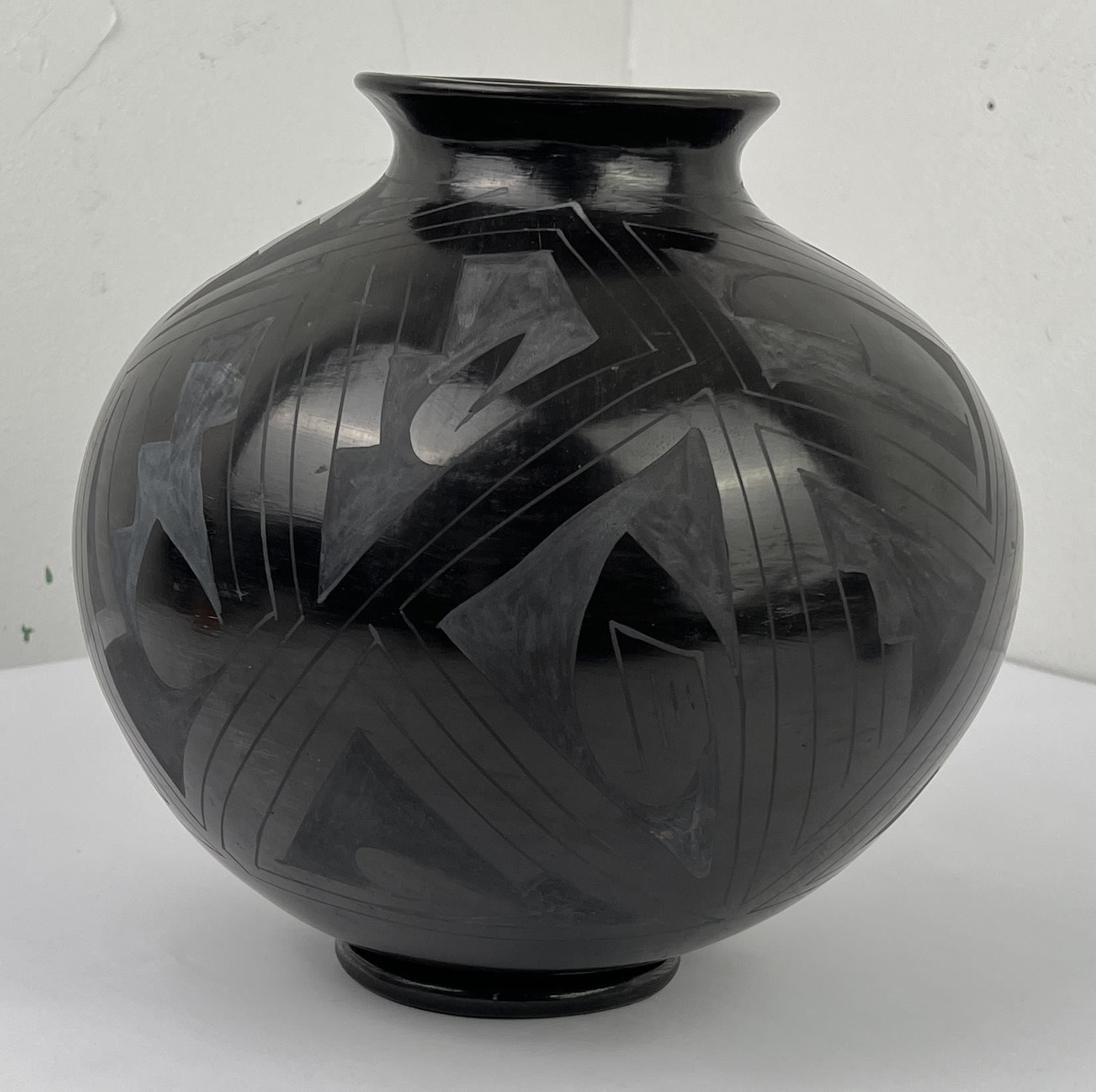 Mata Ortiz Nicolas Silveira Pottery Vase Pot