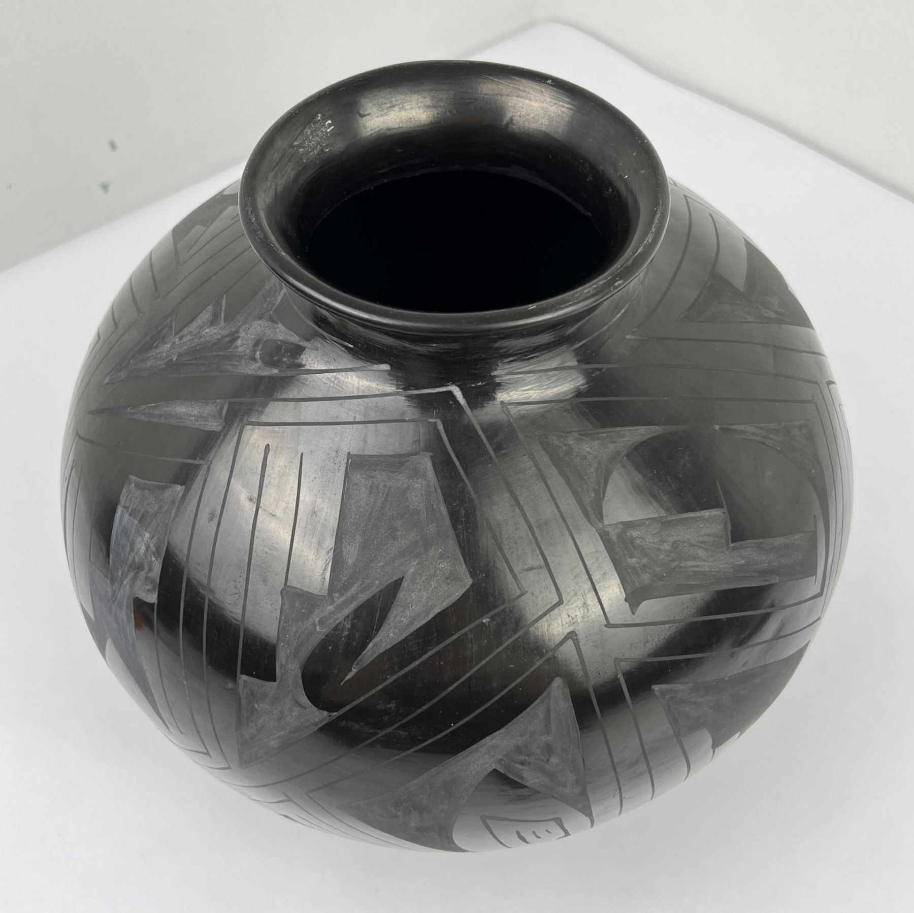 Mata Ortiz Nicolas Silveira Pottery Vase Pot