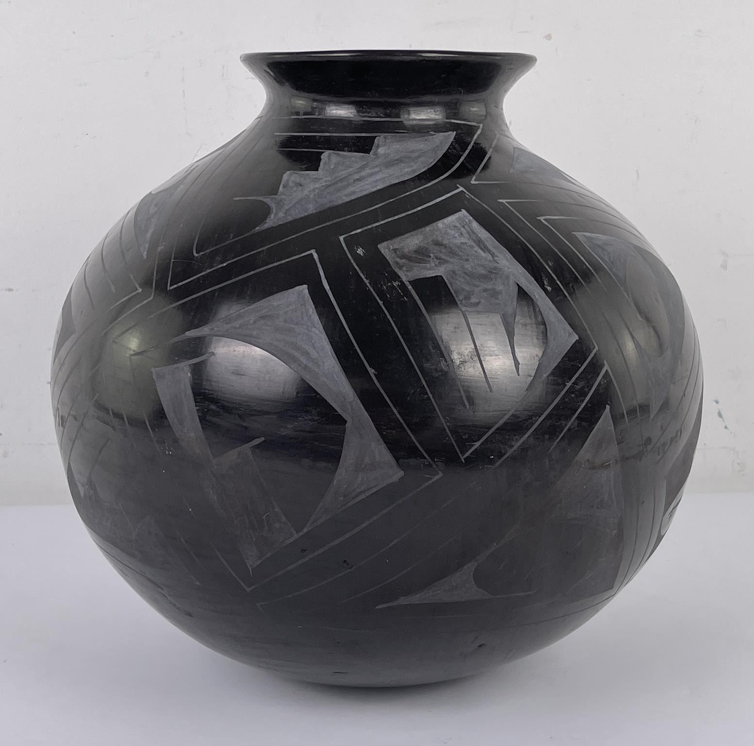 Mata Ortiz Nicolas Silveira Pottery Vase Pot