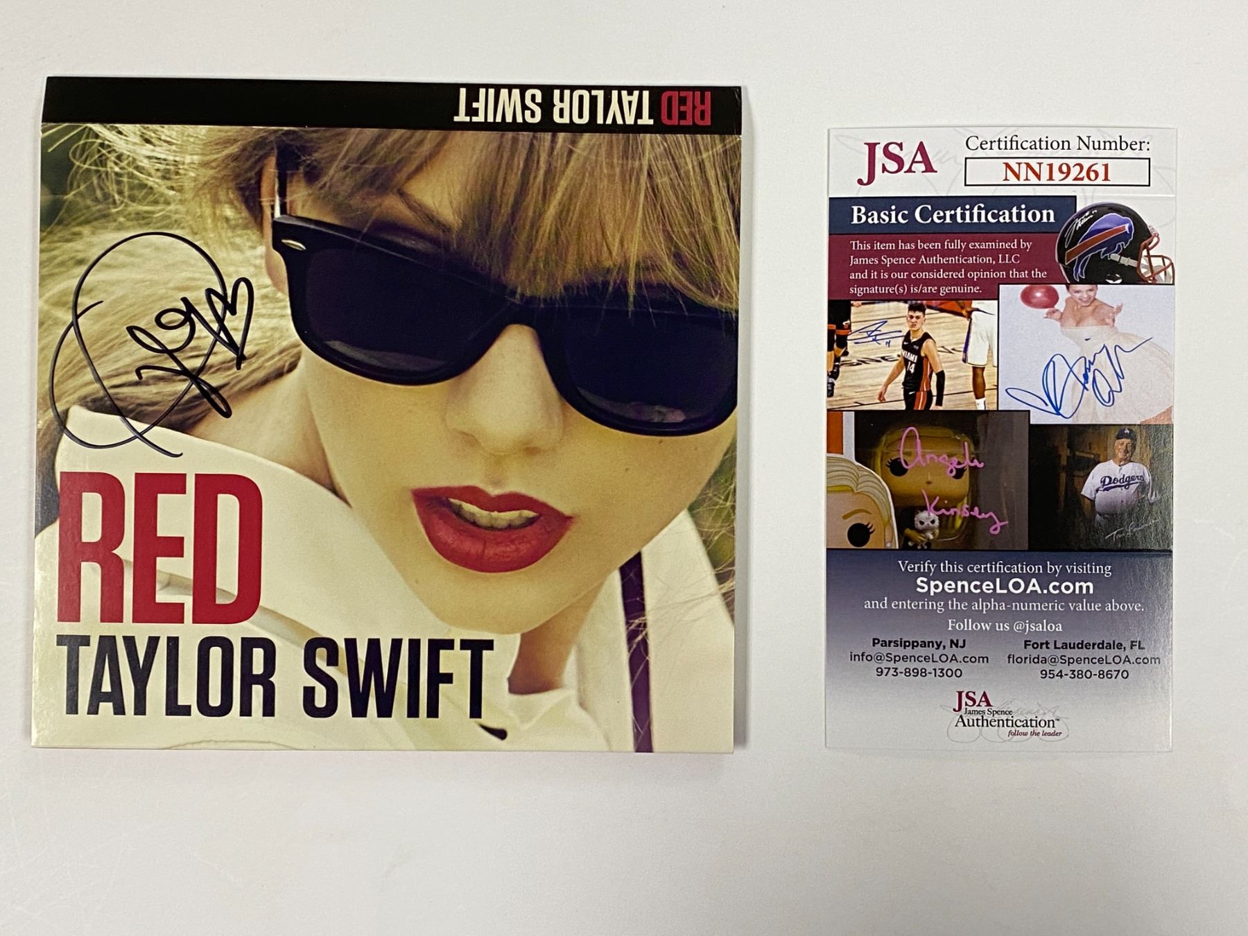 Autographed Taylor Swift JSA CD Exclusive RED Album