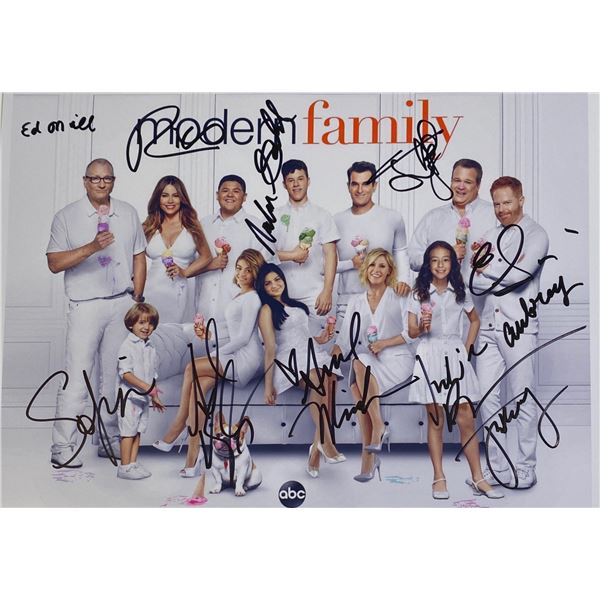 Autograph Signed Modern Family Photo