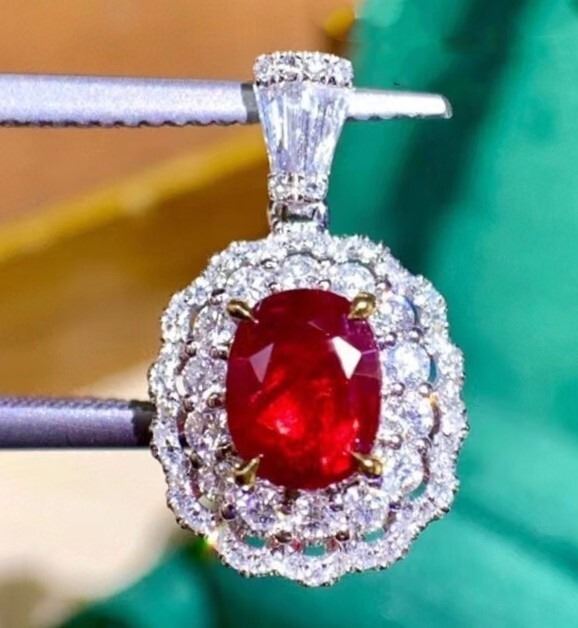 1.09ct Pigeon Blood Ruby Pendant 18k gold