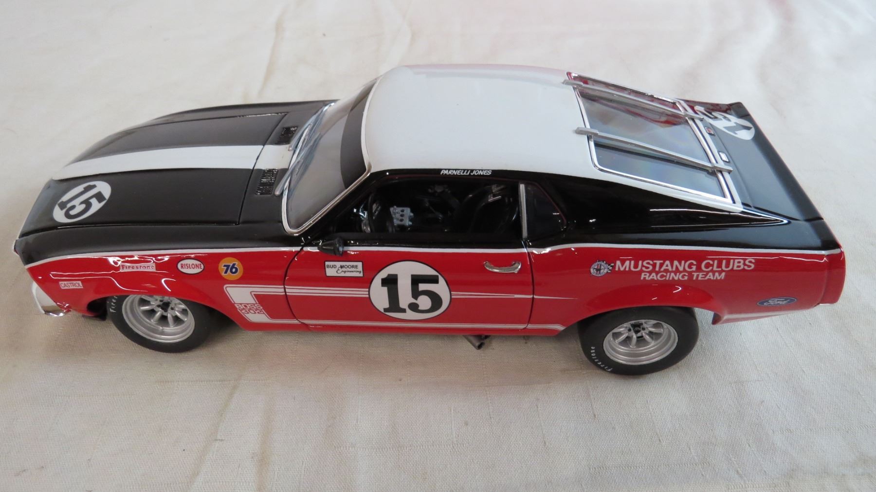 1969 Parnelli Jones #15 Mustang Boss 302 (1:18) Diecast