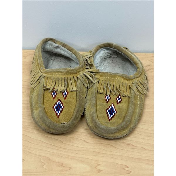 First Nations Beaded Footwear - Mocassins (foot approx: 9.25x3.5")