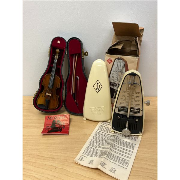 Mini Mozart 200 Violin & Wittner Taktell Piccolo Metronome No.832