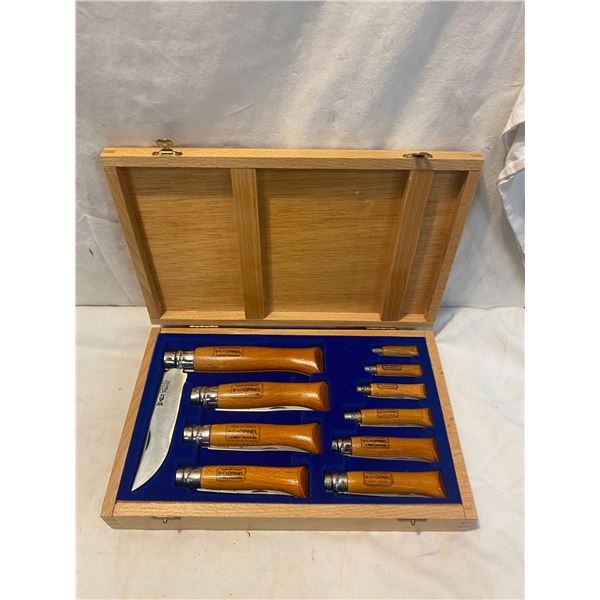 Opined made in France knife set