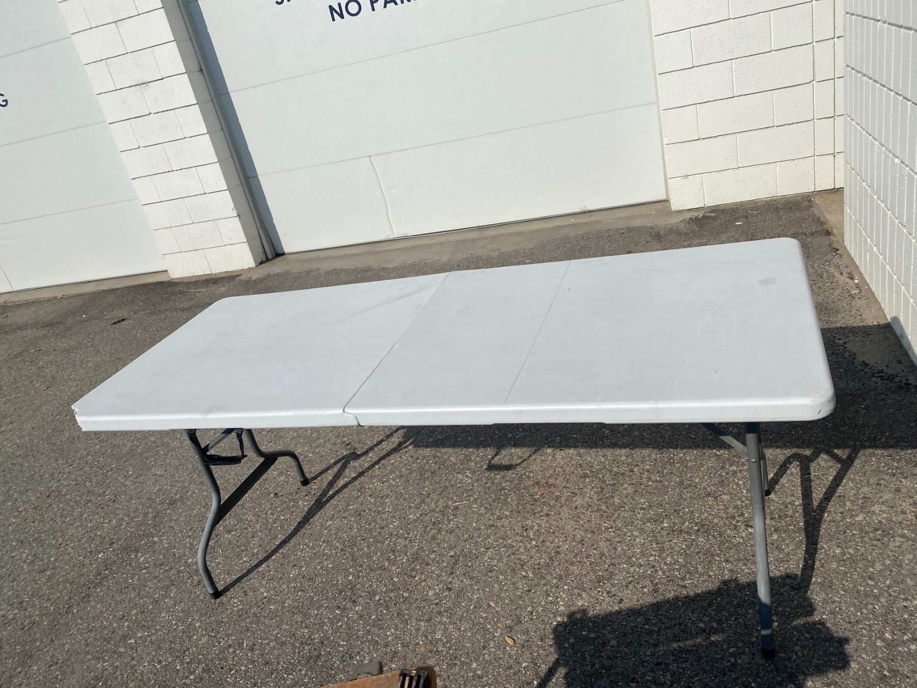Folding table damaged corner
