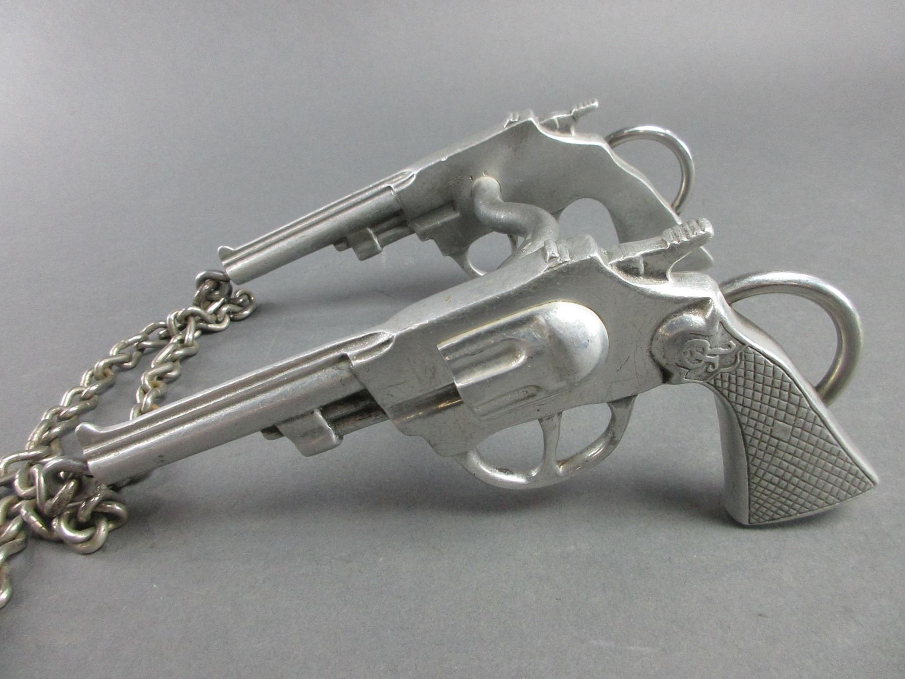 Marked Ricardo Aluminum Curb Pistol Bit- Rein Chains