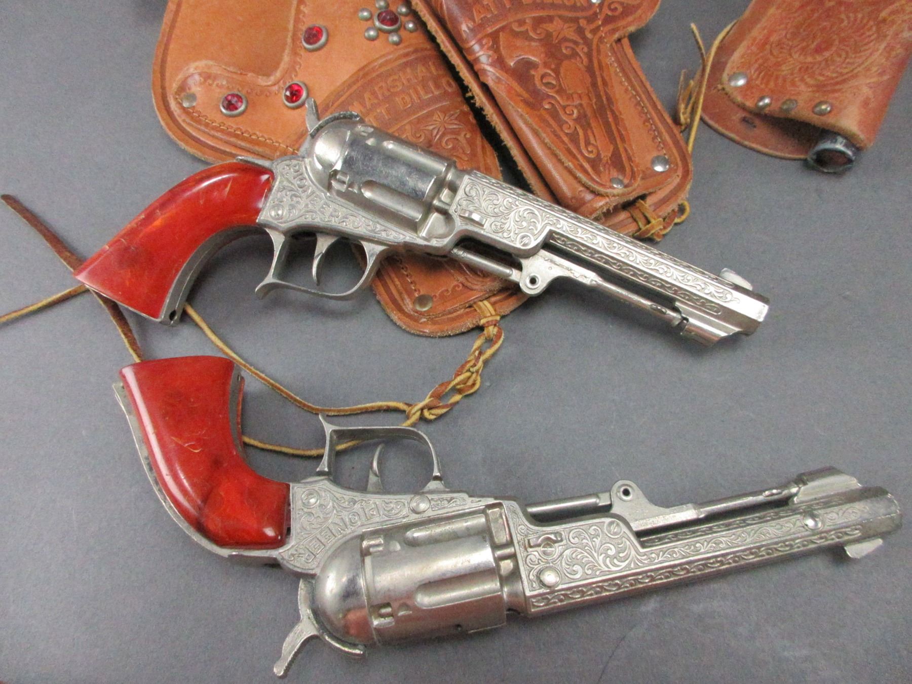 Gunsmoke Dotted Holster With 2 Toy Guns- Tooled And Dotted Holster With ...