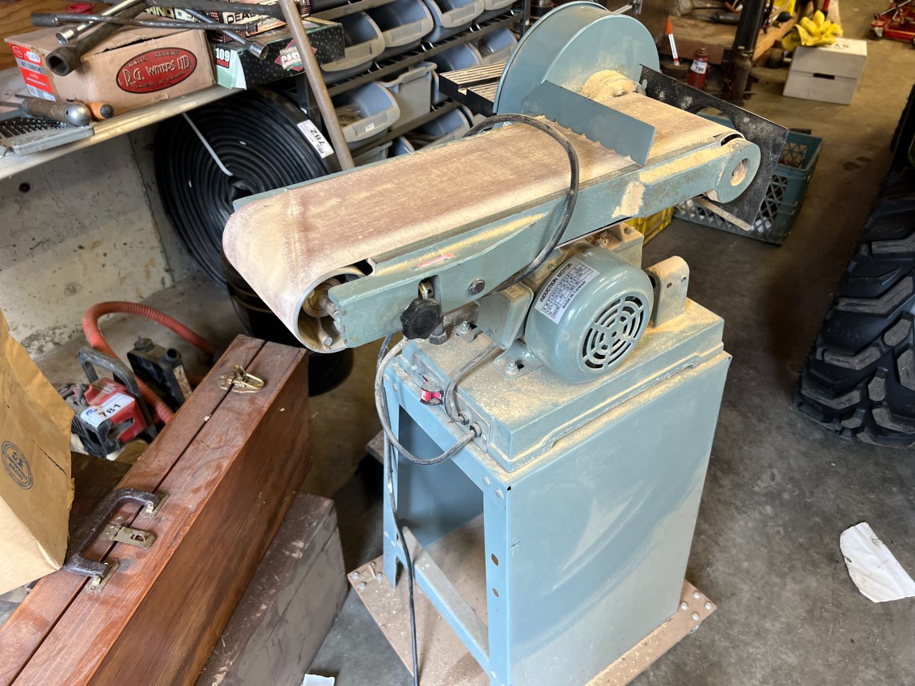 KING 6 BELT SANDER WITH 9 DISC SANDER MODEL 706L Able Auctions king-6-belt-sander-with-9-disc-sander-model-706l-able-auctions