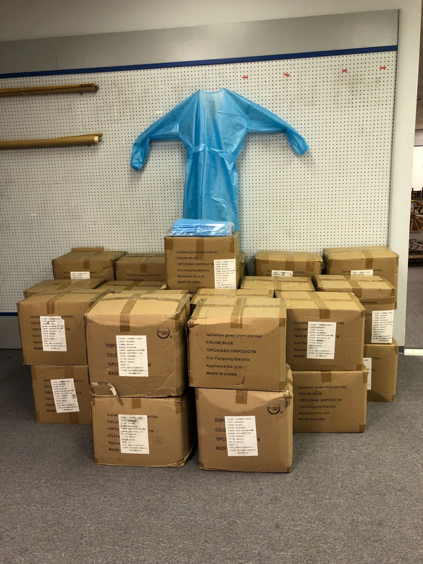 Large group of water resistant blue isolation gowns (approx. 33 boxes ...