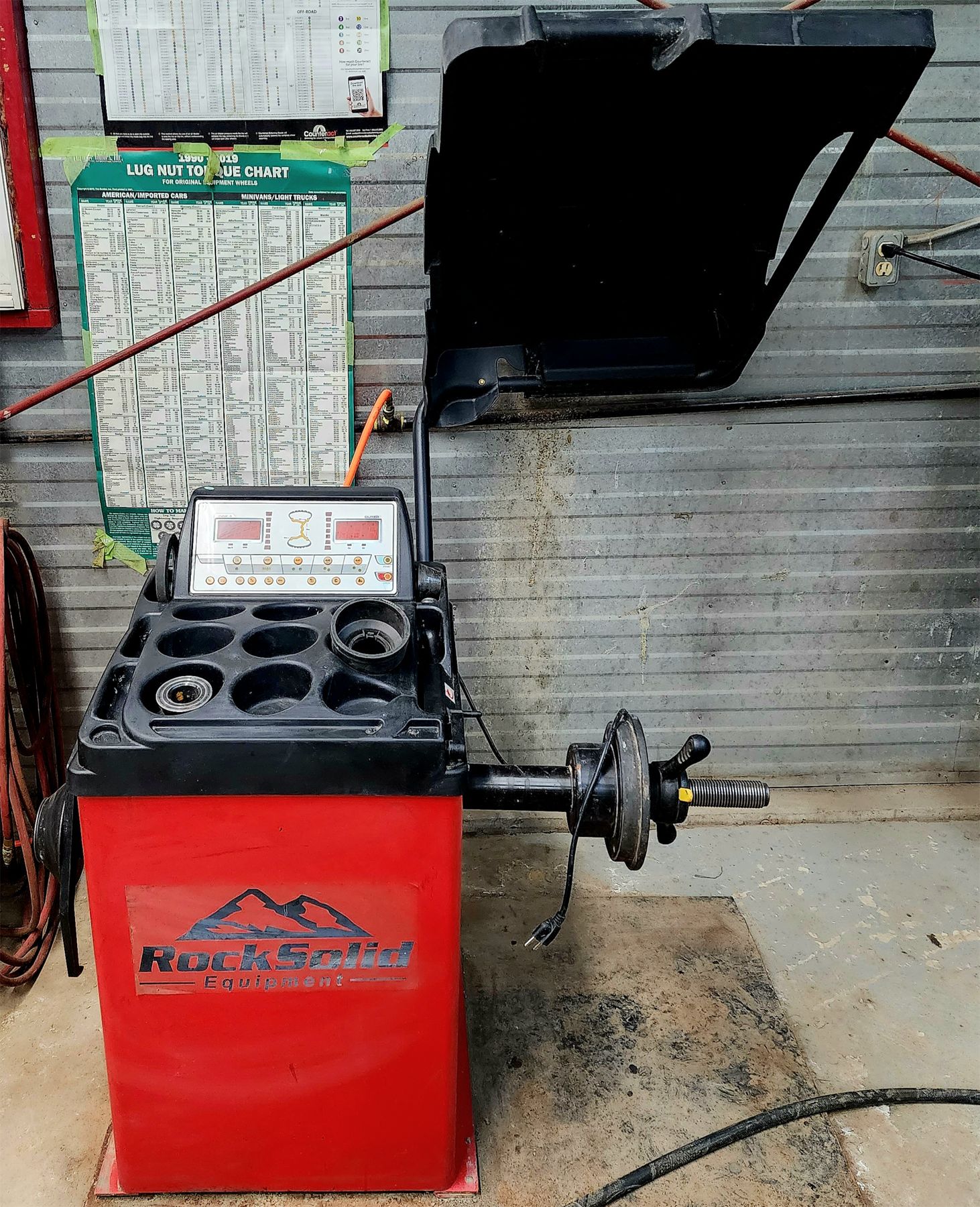 ROCK SOLID EQUIPMENT COMPUTER WHEEL BALANCER