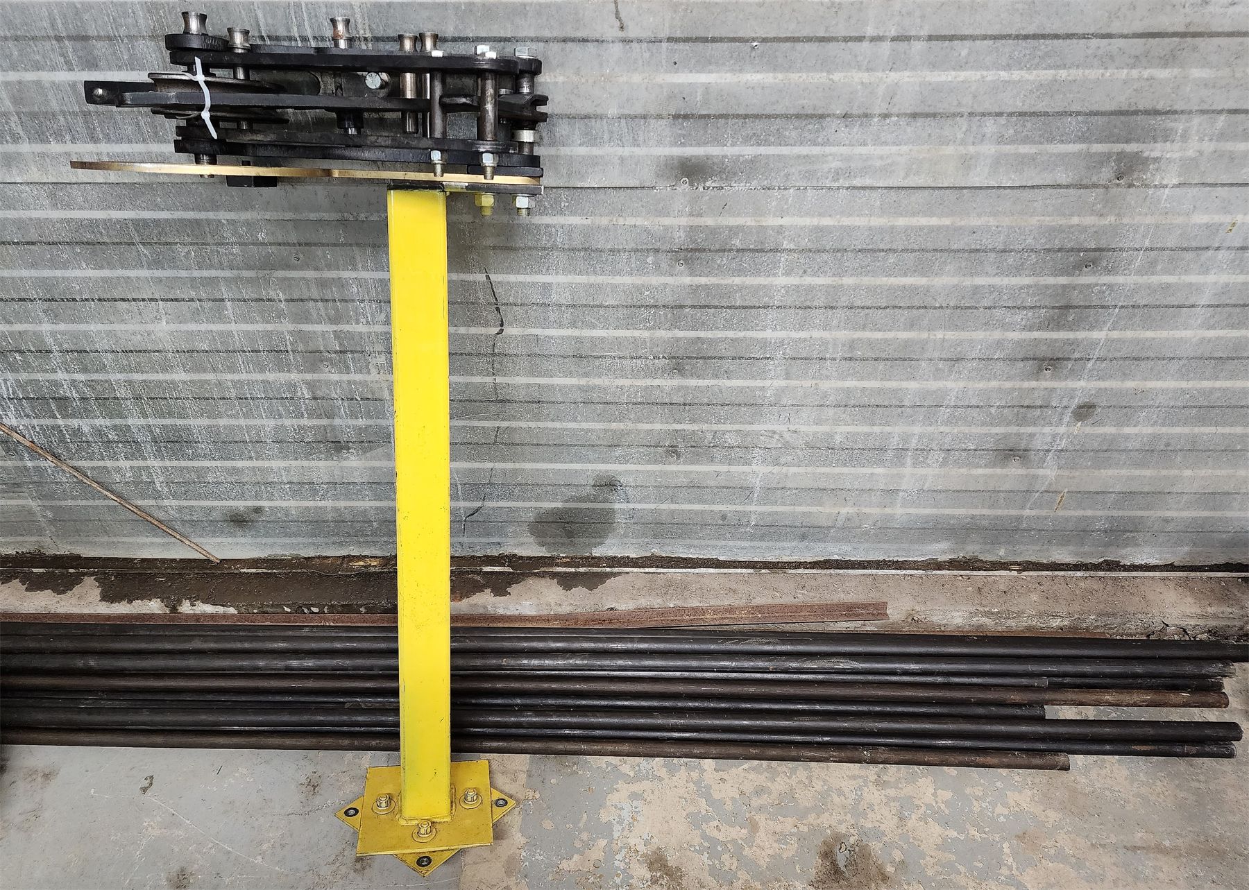 HEAVY DUTY PIPE BENDER W/ 18 PC ASST PIPE