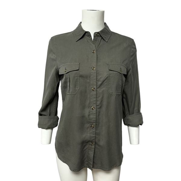 Greenland (2020) - Morena Baccarin (Allison Garrity) Hero Green Shirt