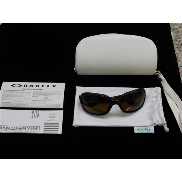 Authentic Oakley White Case Brown Tortoise Shell Sunglasses Oval Shape Womens Bag New Unused