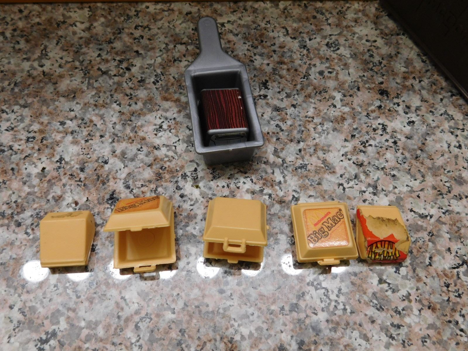 Mattel Barbie Loves McDonalds Kitchen Play Set 1982