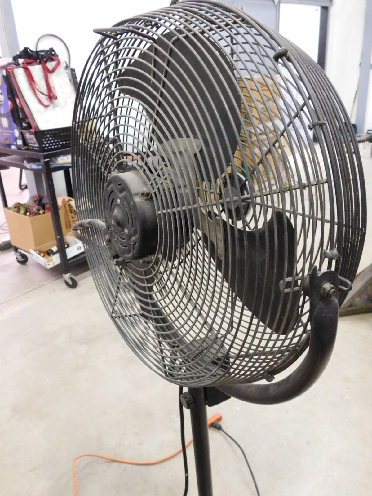 Black Industrial Floor Fan Honeywell Commercial Grade HV181 Fan WORKS