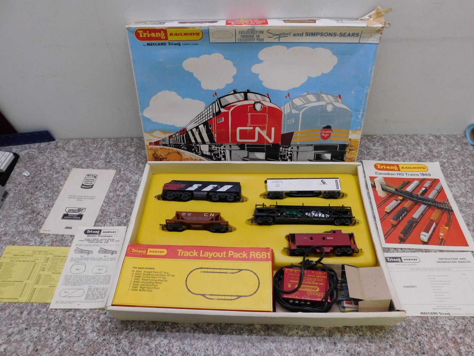 Vintage 1969 Tri-Ang Rainways Train Set 5-Piece Diesel Freight H.O ...