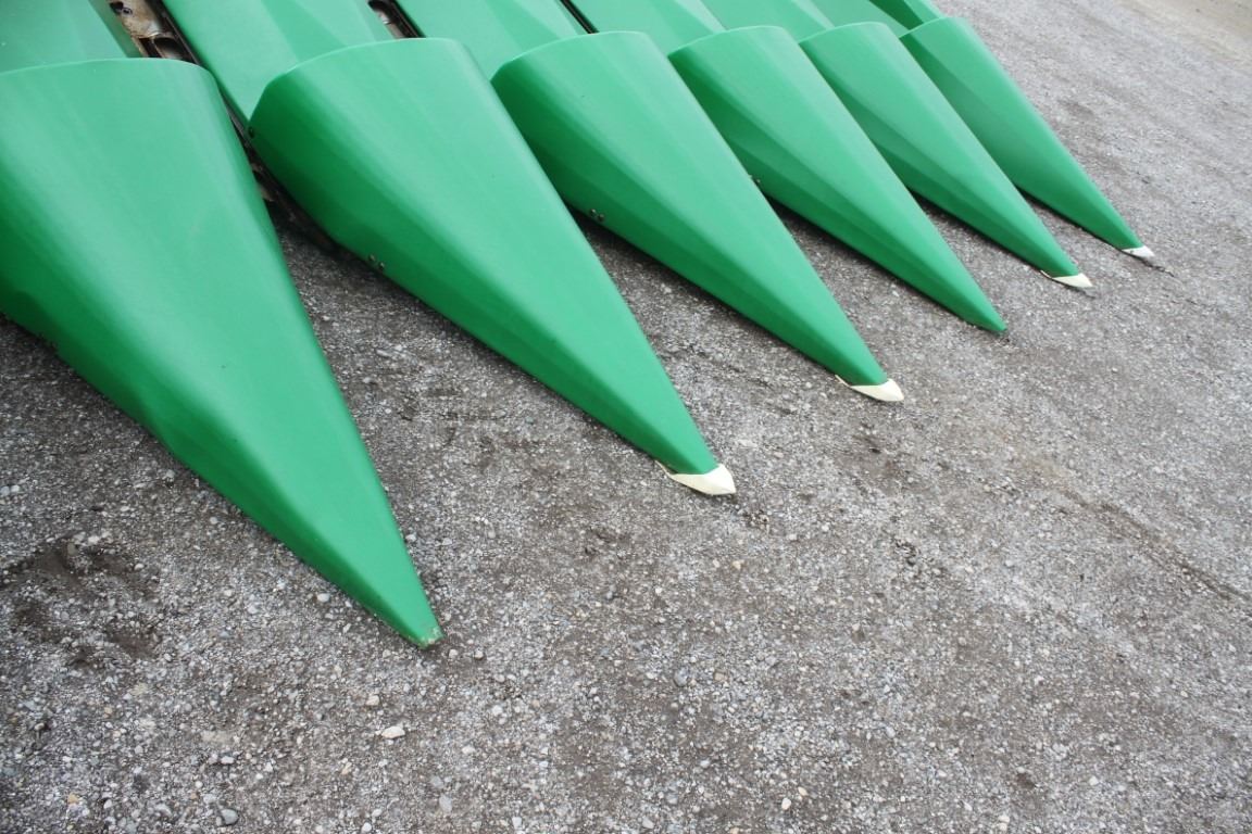 JD 643 6 row corn head, GVL poly conversion, fluted rolls, level land ...