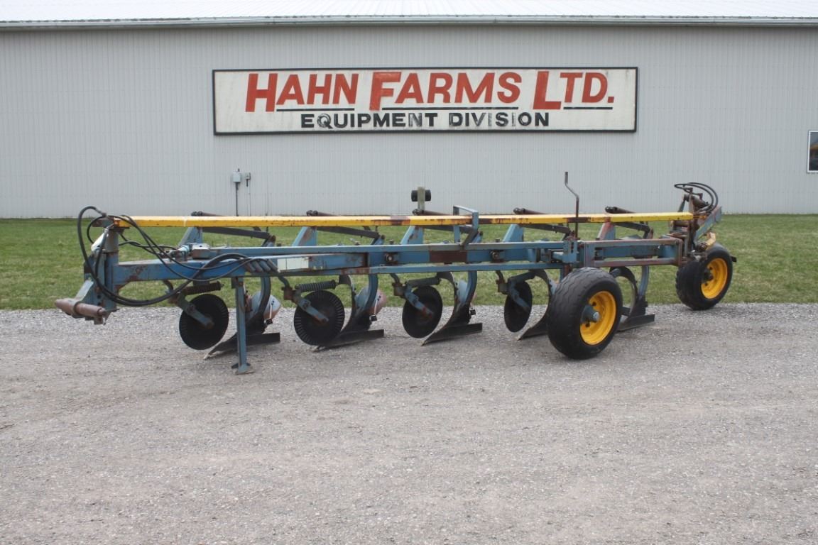 Overum 5 furrow semi mount plow, hydraulic furrow adjust