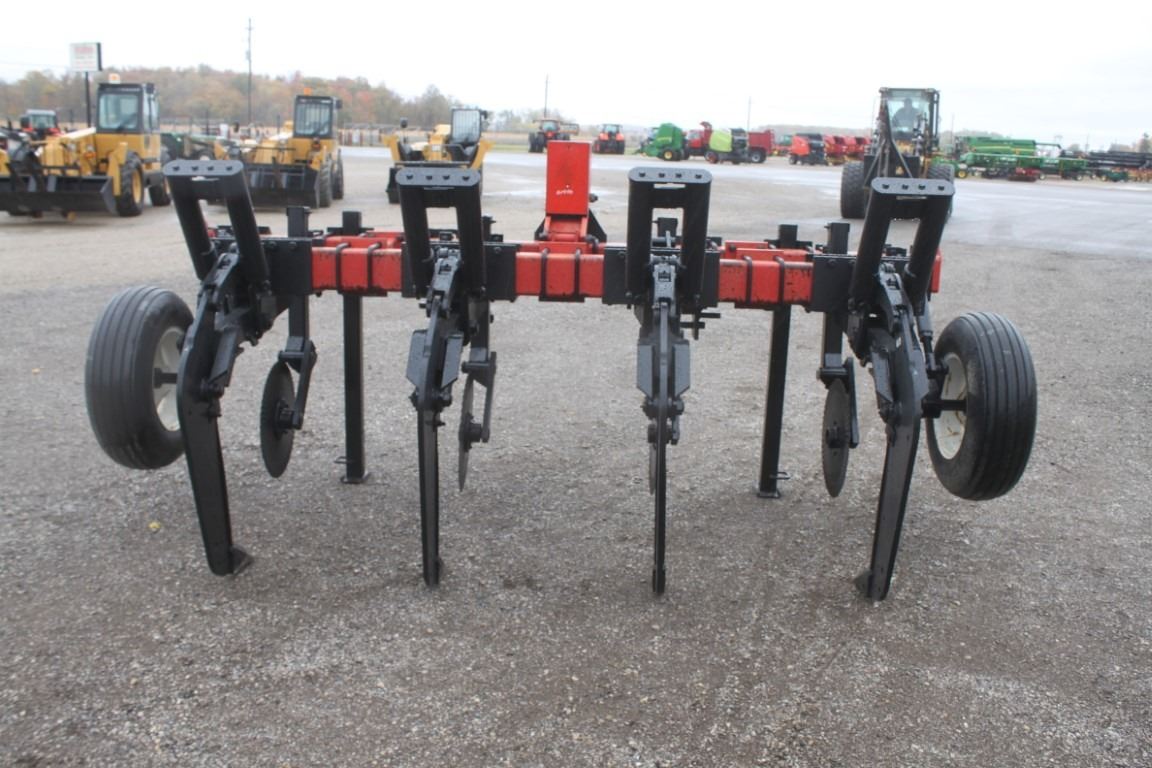 Unverferth Zone Builder 4 shank inline ripper, auto reset