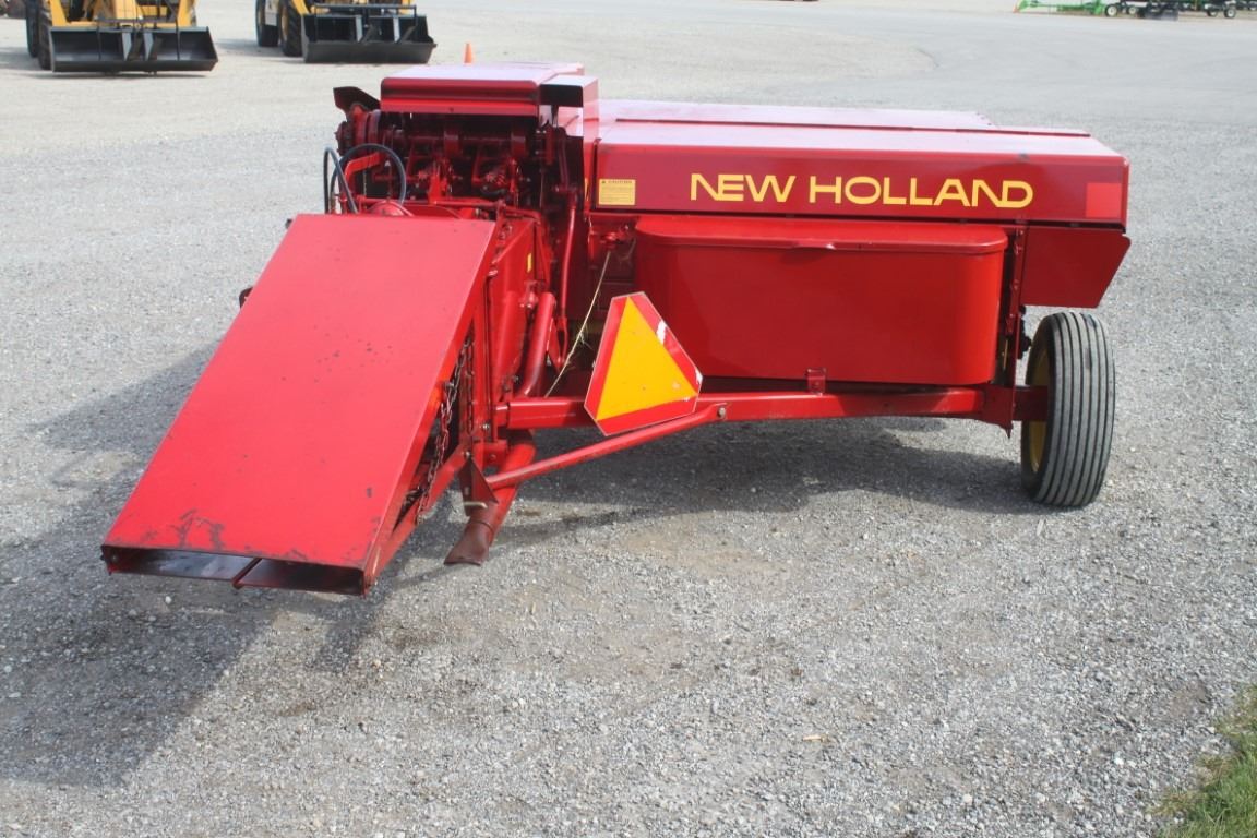 New Holland 310 small square baler, hydraulic bale tension, 2 piece ...
