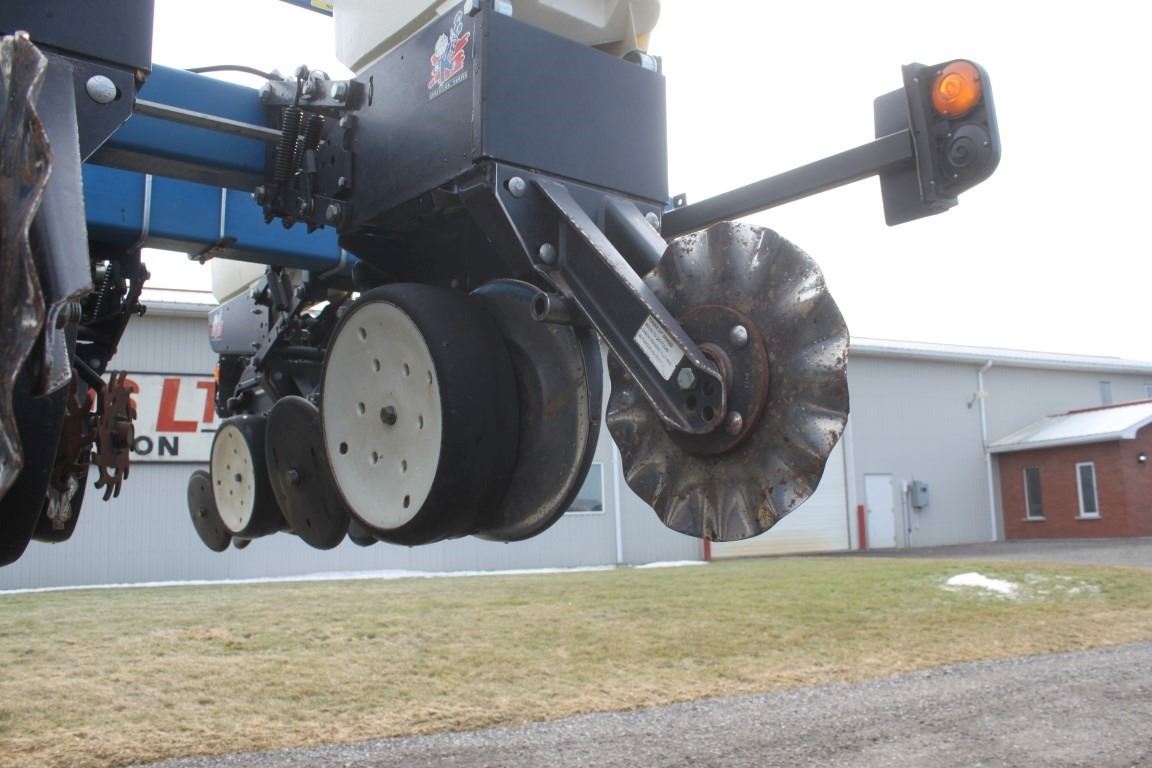 Kinze 3500 8/15 interplant planter, KPM III monitor, row cleaners, corn ...