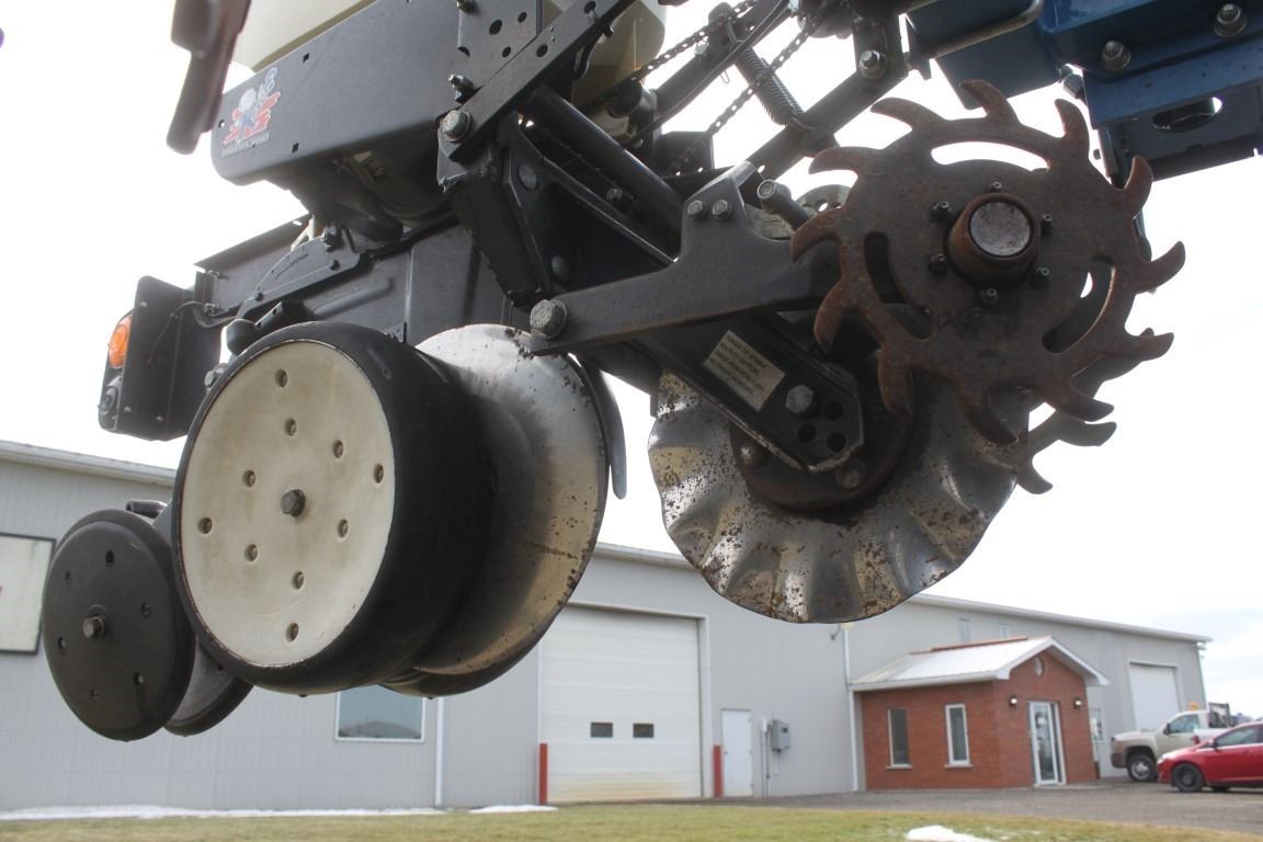 Kinze 3500 8/15 interplant planter, KPM III monitor, row cleaners, corn ...