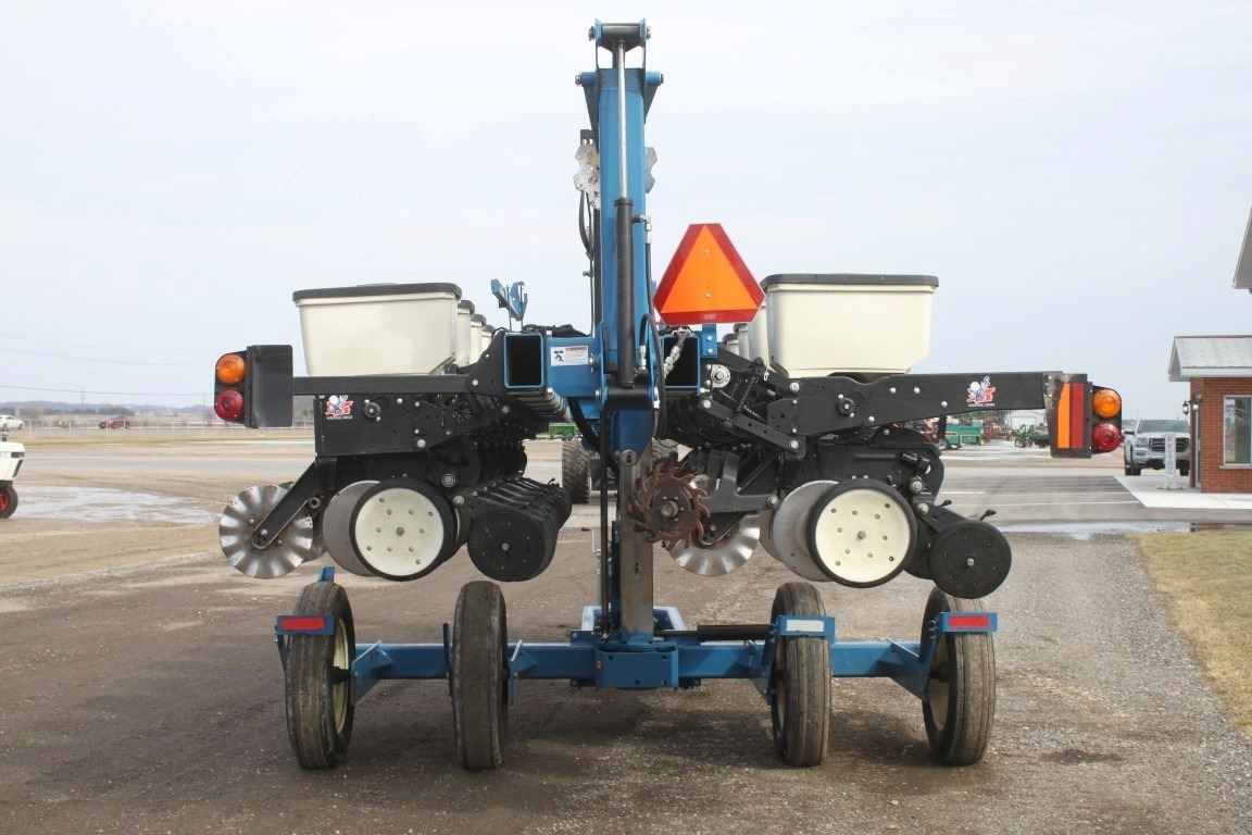 Kinze 3500 8/15 interplant planter, KPM III monitor, row cleaners, corn ...
