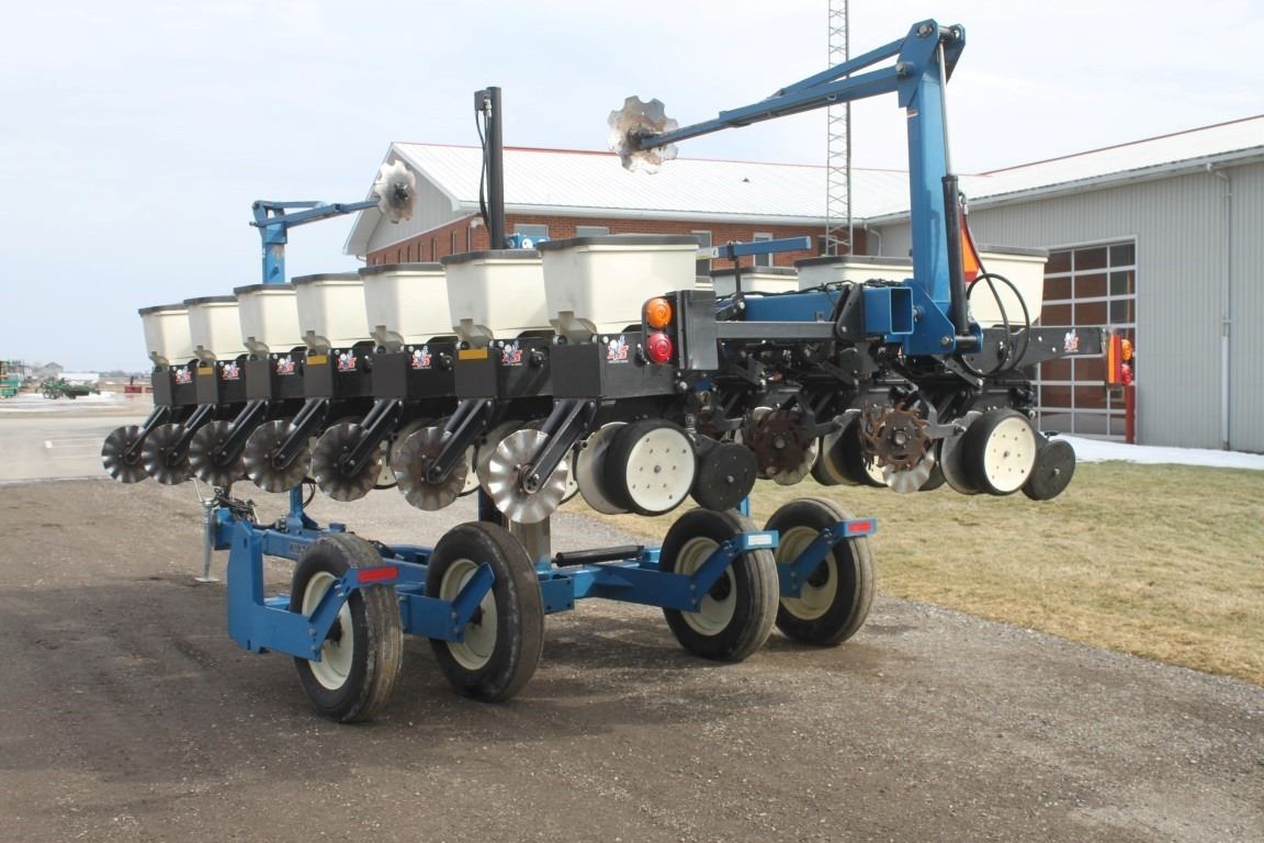 Kinze 3500 8/15 interplant planter, KPM III monitor, row cleaners, corn ...