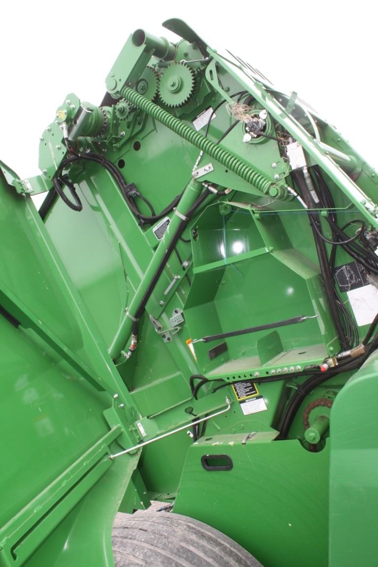 JD 450M round baler, Megawide HC2 pick-up, pre cutter, drop floor, net ...