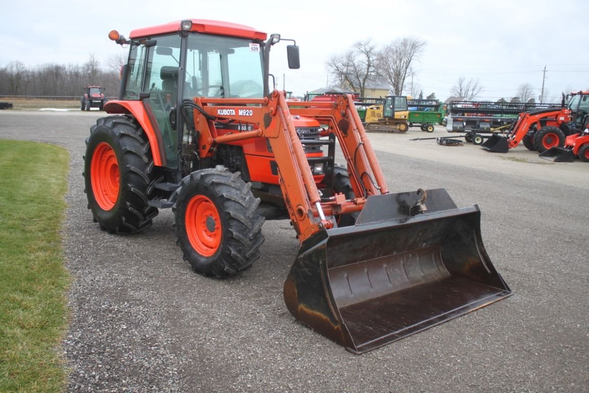 Kubota M6800 4wd tractor, cab, air, M920 SL loader, 16.9x30, hydraulic ...
