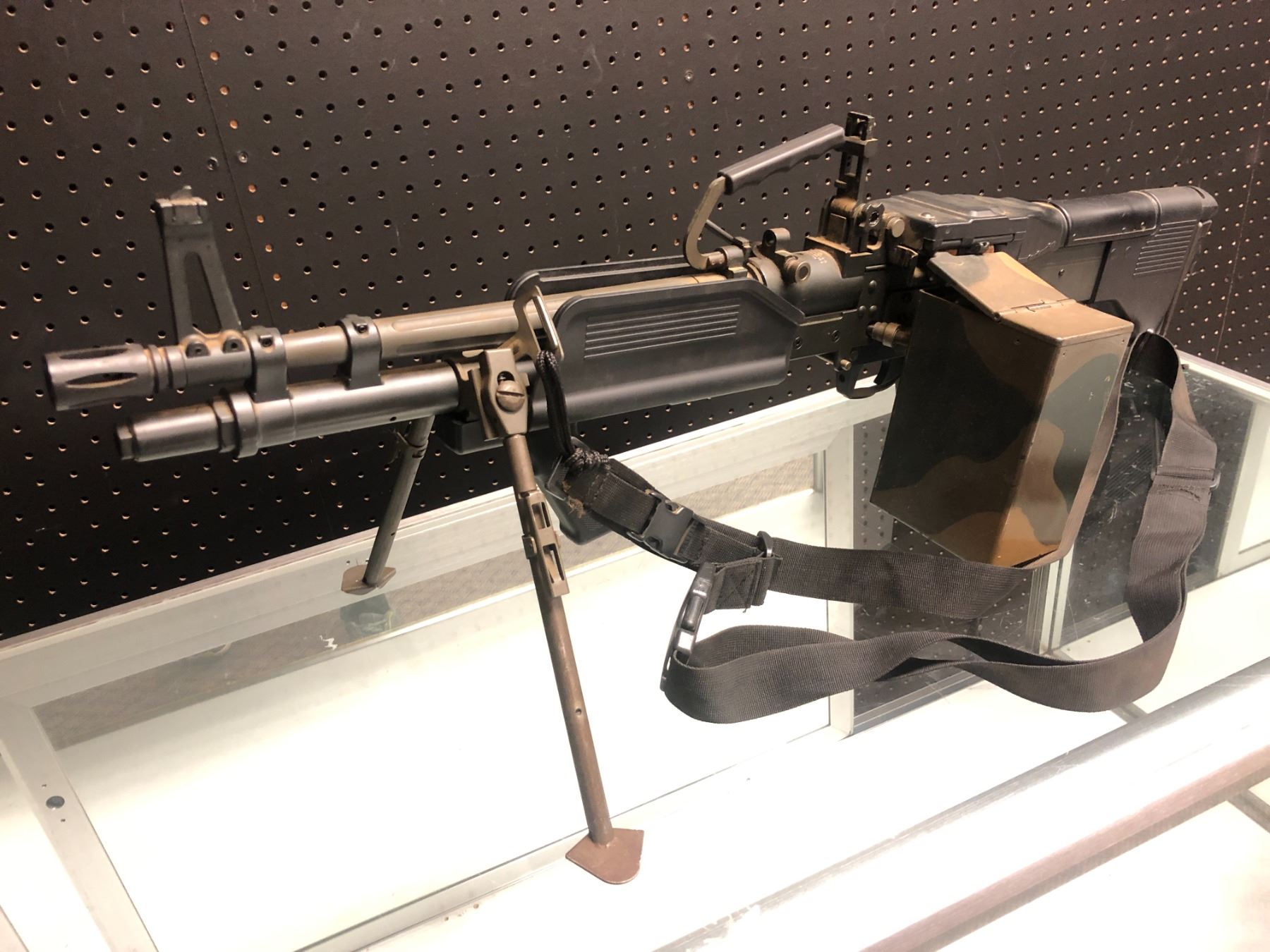 Airsoft M60E4/Mk43 7.62 MM US Machine Gun Cal. 6mm BB (US Ordnance Inc ...