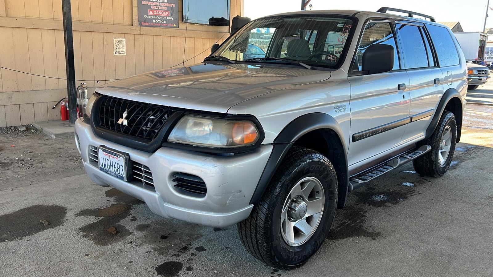 2002 Mitsubishi Montero Sport ES