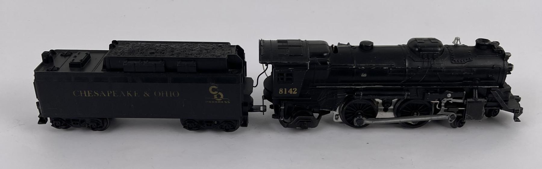 Lionel 8142 Locomotive and Tender Chesapeake Ohio