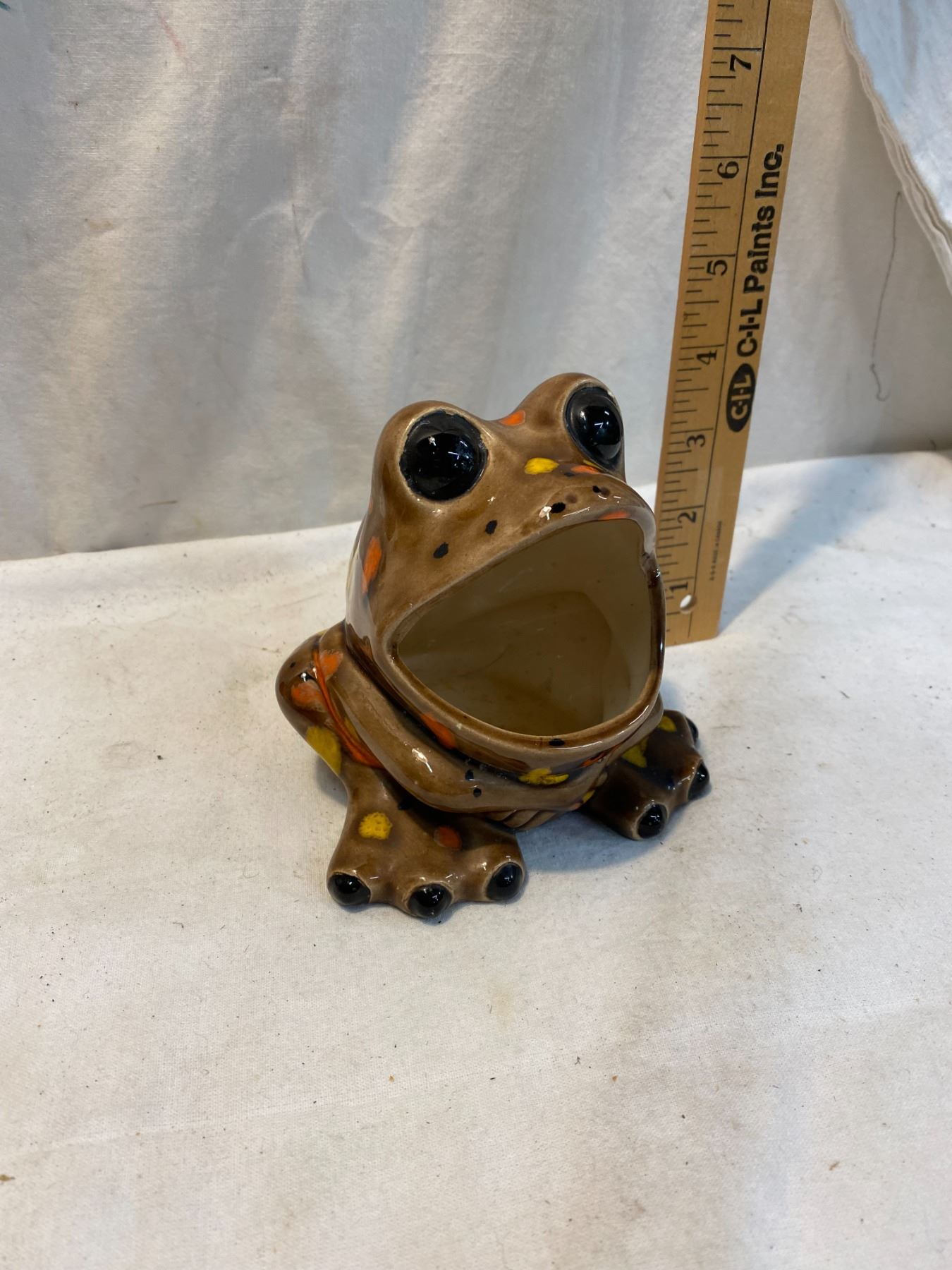 Vintage kitchen frog